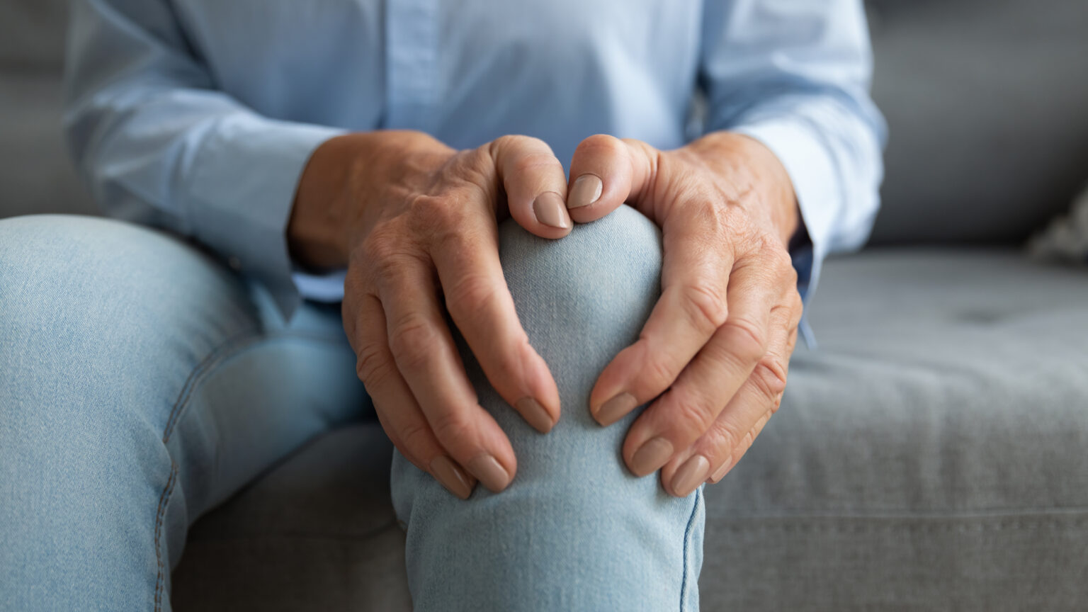 Managing Knee Arthritis: How Physiotherapy Can Help - Tips and Techniques